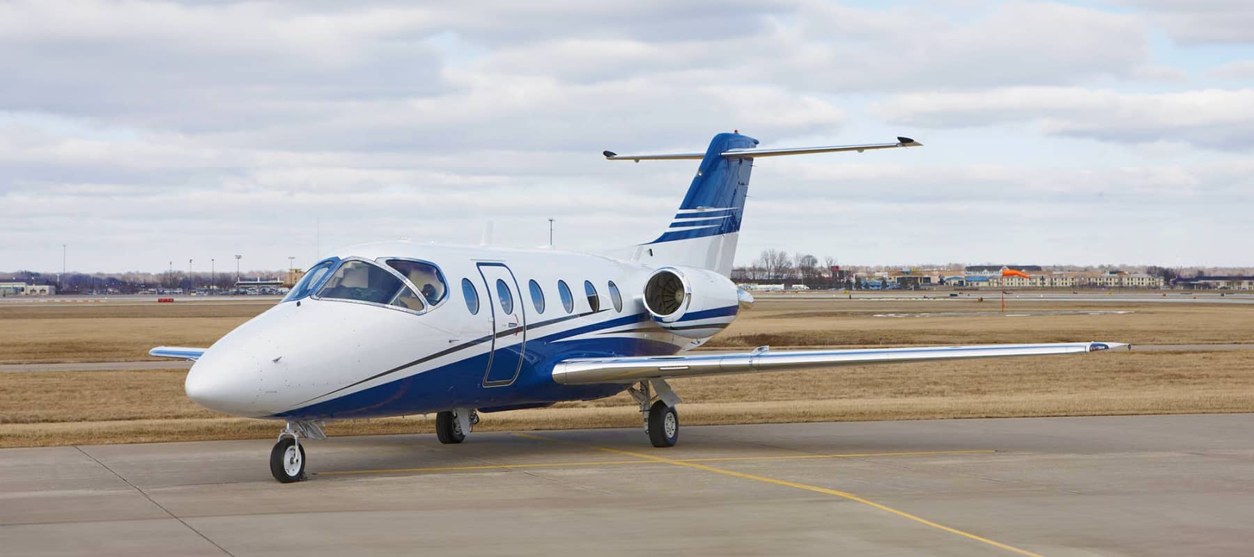 The Shape of Comfort: The Hawker 400XP’s Unique Cabin Design | Charter ...